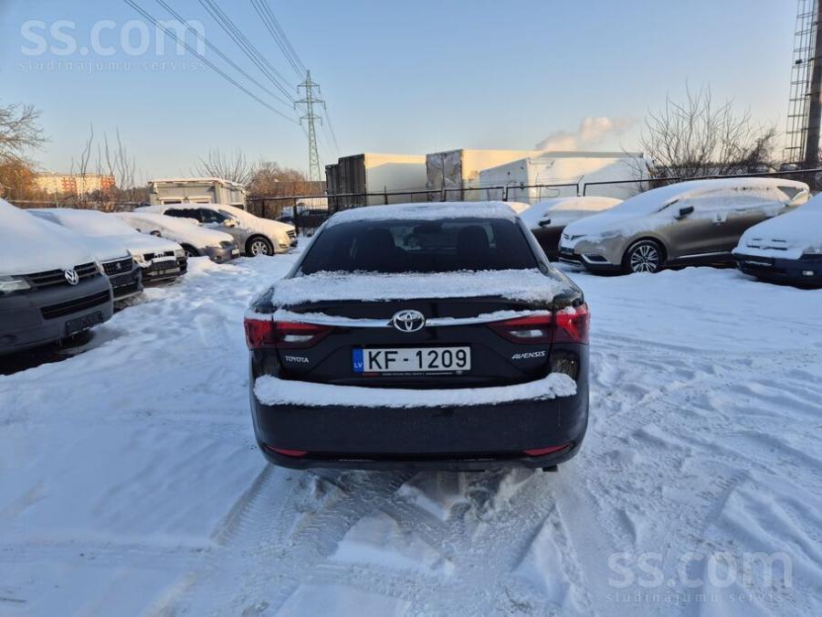 Black Toyota Avensis 2015 in Riga, with an engine capacity of 2.00 L and mileage of 309 thousand km for 9490 €, photo 7 on AUTOMOTO.COM.LV