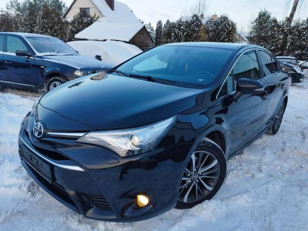 Black Toyota Avensis 2015 in Utena, with an engine capacity of 1.80 L and mileage of 227 thousand km for 10200 €, photo 1 on AUTOMOTO.COM.LV