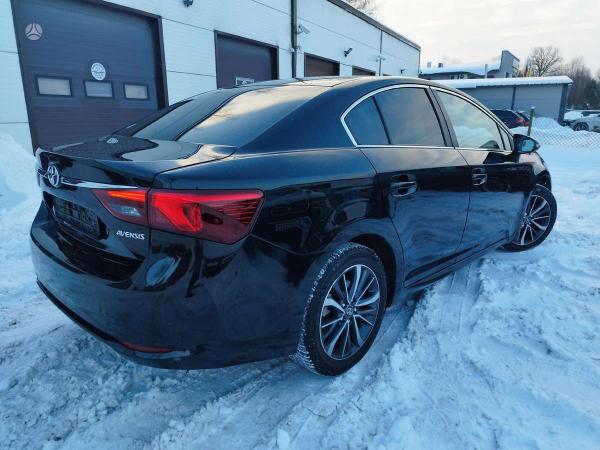 Black Toyota Avensis 2015 in Utena, with an engine capacity of 1.80 L and mileage of 227 thousand km for 10200 €, photo 3 on AUTOMOTO.COM.LV