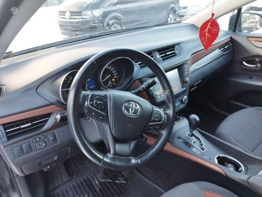Black Toyota Avensis 2015 in Utena, with an engine capacity of 1.80 L and mileage of 221 thousand km for 10100 €, photo 14 on AUTOMOTO.COM.LV