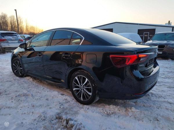 Black Toyota Avensis 2015 in Utena, with an engine capacity of 1.80 L and mileage of 217 thousand km for 9950 €, photo 1 on AUTOMOTO.COM.LV