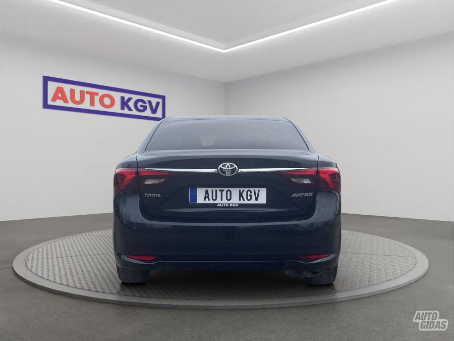 Black Toyota Avensis 2015 in Vilnius, with an engine capacity of 1.80 L and mileage of 340 thousand km for 9999 €, photo 4 on AUTOMOTO.COM.LV