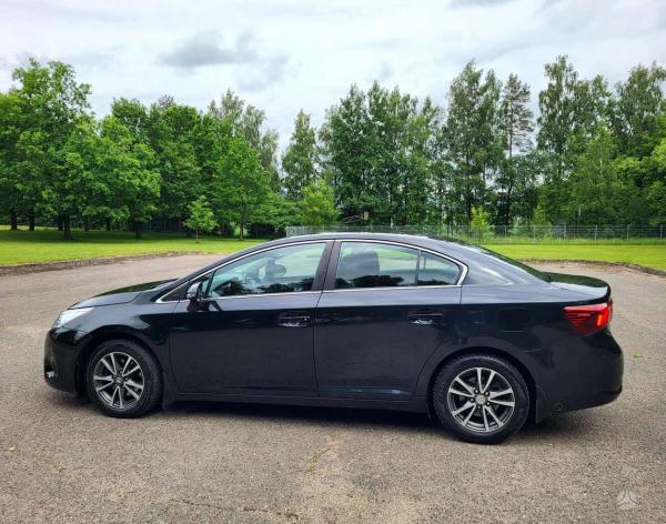 Black Toyota Avensis 2015 in Siauliai, with an engine capacity of 2.00 L and mileage of 300 thousand km for 8550 €, photo 4 on AUTOMOTO.COM.LV