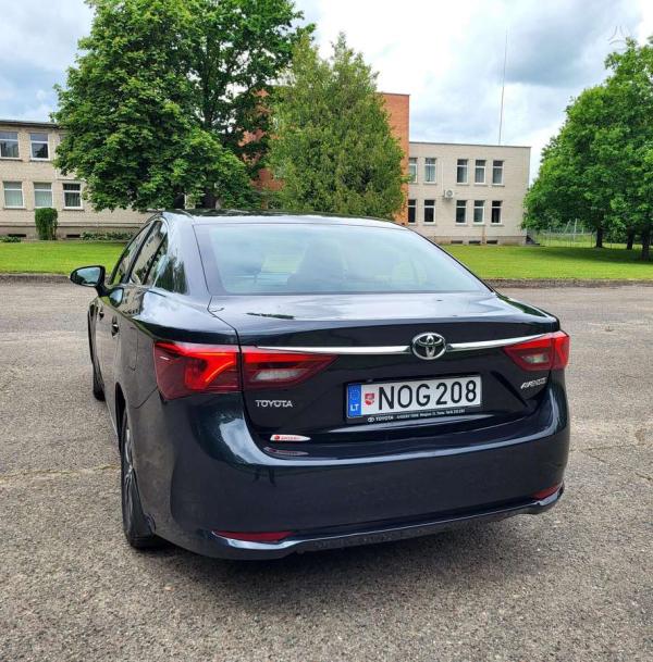 Black Toyota Avensis 2015 in Siauliai, with an engine capacity of 2.00 L and mileage of 300 thousand km for 8550 €, photo 6 on AUTOMOTO.COM.LV