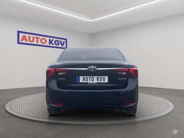 Black Toyota Avensis 2015 in Vilnius, with an engine capacity of 1.80 L and mileage of 340 thousand km for 9999 €, photo 4 on AUTOMOTO.COM.LV