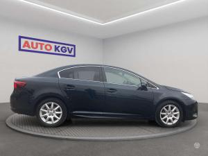 Black Toyota Avensis 2015 in Vilnius, with an engine capacity of 1.80 L and mileage of 340 thousand km for 9499 €, photo 7 on AUTOMOTO.COM.LV