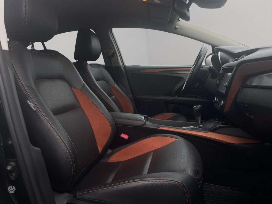 Black Toyota Avensis 2015 in Vilnius, with an engine capacity of 1.80 L and mileage of 340 thousand km for 9499 €, photo 9 on AUTOMOTO.COM.LV