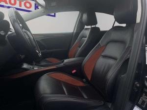Black Toyota Avensis 2015 in Vilnius, with an engine capacity of 1.80 L and mileage of 340 thousand km for 9499 €, photo 14 on AUTOMOTO.COM.LV