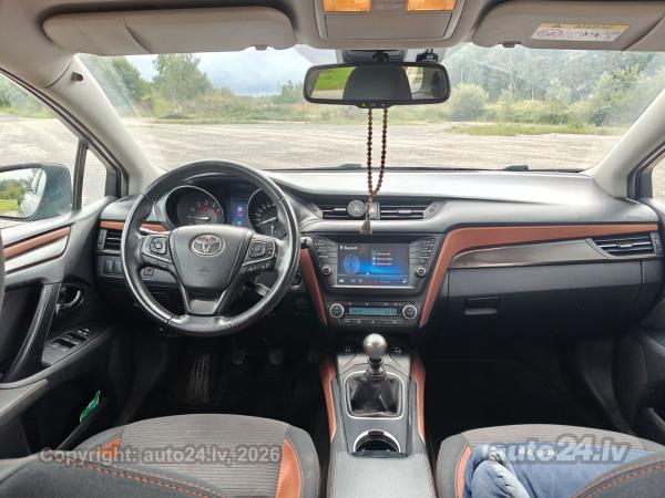 Toyota Avensis 2015 Rakvere vietnē Melns Toyota Avensis 2015 Rakvere, ar dzinēja tilpumu 1.80 L un nobraukumu 334 tūkst. km par 7900 €, foto 6 vietnē AUTOMOTO.COM.LV