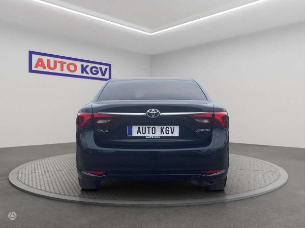Black Toyota Avensis 2015 in Vilnius, with an engine capacity of 1.80 L and mileage of 340 thousand km for 9499 €, photo 5 on AUTOMOTO.COM.LV