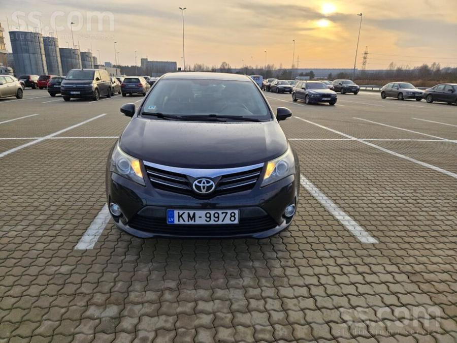 Черный Тойота Авенсис 2015 в Рига, объемом двигателя 1.80 л и пробегом 176 тыс. км за 8900 €, фото 4 на AUTOMOTO.COM.LV