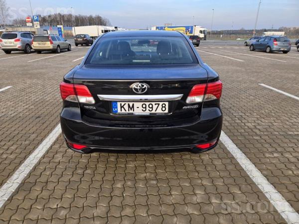 Black Toyota Avensis 2015 in Riga, with an engine capacity of 1.80 L and mileage of 176 thousand km for 8900 €, photo 5 on AUTOMOTO.COM.LV