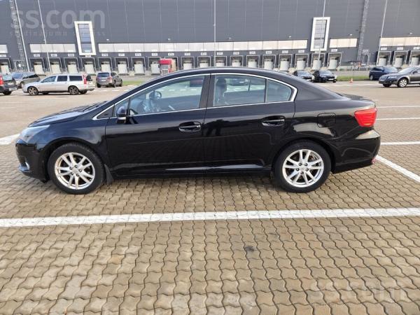 Black Toyota Avensis 2015 in Riga, with an engine capacity of 1.80 L and mileage of 176 thousand km for 8900 €, photo 7 on AUTOMOTO.COM.LV