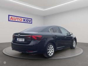 Black Toyota Avensis 2015 in Vilnius, with an engine capacity of 1.80 L and mileage of 340 thousand km for 9499 €, photo 6 on AUTOMOTO.COM.LV