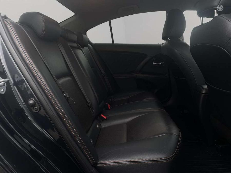Black Toyota Avensis 2015 in Vilnius, with an engine capacity of 1.80 L and mileage of 340 thousand km for 9499 €, photo 10 on AUTOMOTO.COM.LV