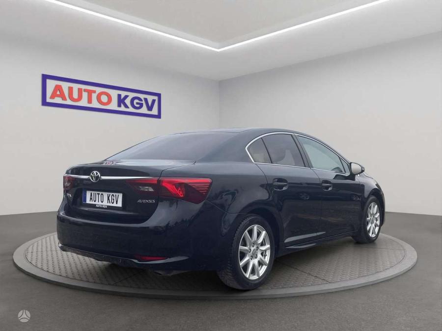 Black Toyota Avensis 2015 in Vilnius, with an engine capacity of 1.80 L and mileage of 340 thousand km for 9499 €, photo 6 on AUTOMOTO.COM.LV
