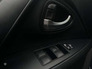 Black Toyota Avensis 2015 in Vilnius, with an engine capacity of 1.80 L and mileage of 340 thousand km for 9499 €, photo 13 on AUTOMOTO.COM.LV