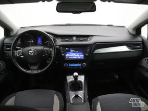Black Toyota Avensis 2016 in Vilnius, with an engine capacity of 1.80 L and mileage of 150 thousand km for 10999 €, photo 3 on AUTOMOTO.COM.LV