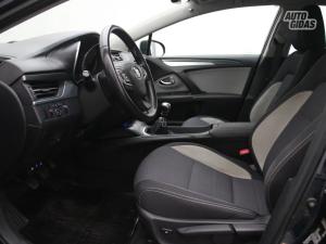 Black Toyota Avensis 2016 in Vilnius, with an engine capacity of 1.80 L and mileage of 150 thousand km for 10999 €, photo 5 on AUTOMOTO.COM.LV
