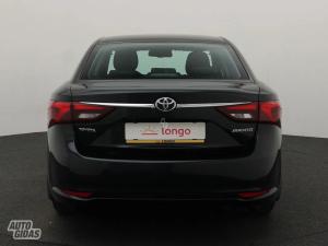 Black Toyota Avensis 2016 in Vilnius, with an engine capacity of 1.80 L and mileage of 150 thousand km for 10999 €, photo 6 on AUTOMOTO.COM.LV