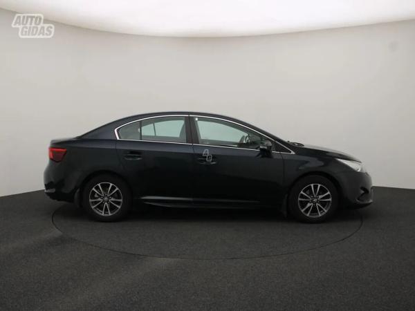 Black Toyota Avensis 2016 in Vilnius, with an engine capacity of 1.80 L and mileage of 150 thousand km for 10999 €, photo 9 on AUTOMOTO.COM.LV