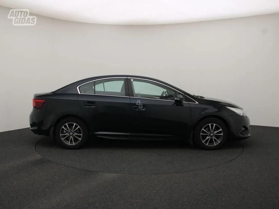 Black Toyota Avensis 2016 in Vilnius, with an engine capacity of 1.80 L and mileage of 150 thousand km for 10999 €, photo 10 on AUTOMOTO.COM.LV