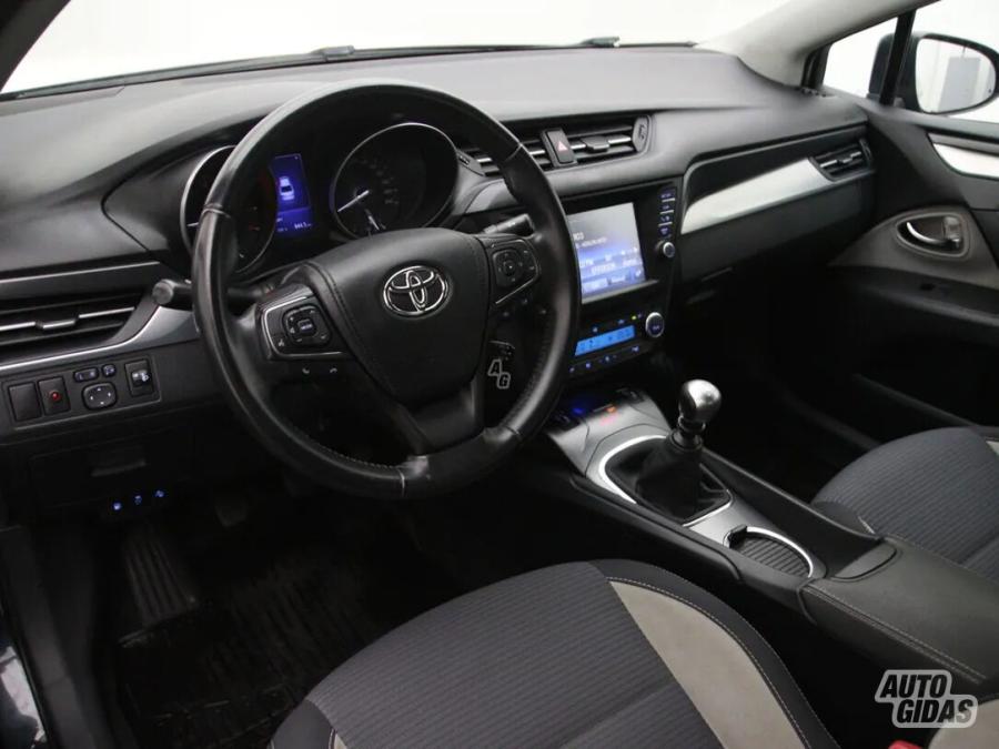 Black Toyota Avensis 2016 in Vilnius, with an engine capacity of 1.80 L and mileage of 150 thousand km for 10999 €, photo 17 on AUTOMOTO.COM.LV