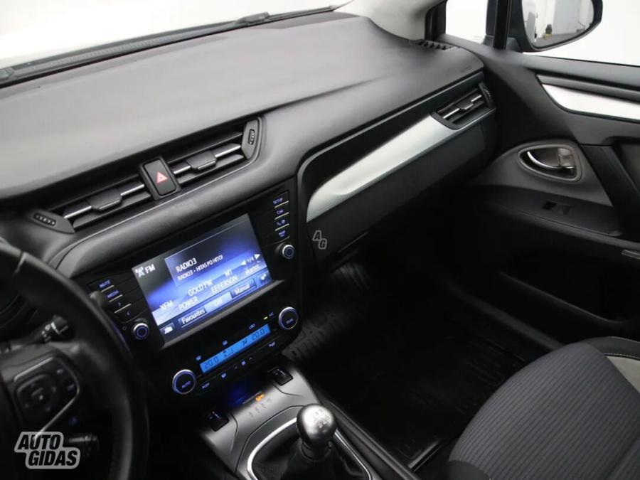 Black Toyota Avensis 2016 in Vilnius, with an engine capacity of 1.80 L and mileage of 150 thousand km for 10999 €, photo 22 on AUTOMOTO.COM.LV
