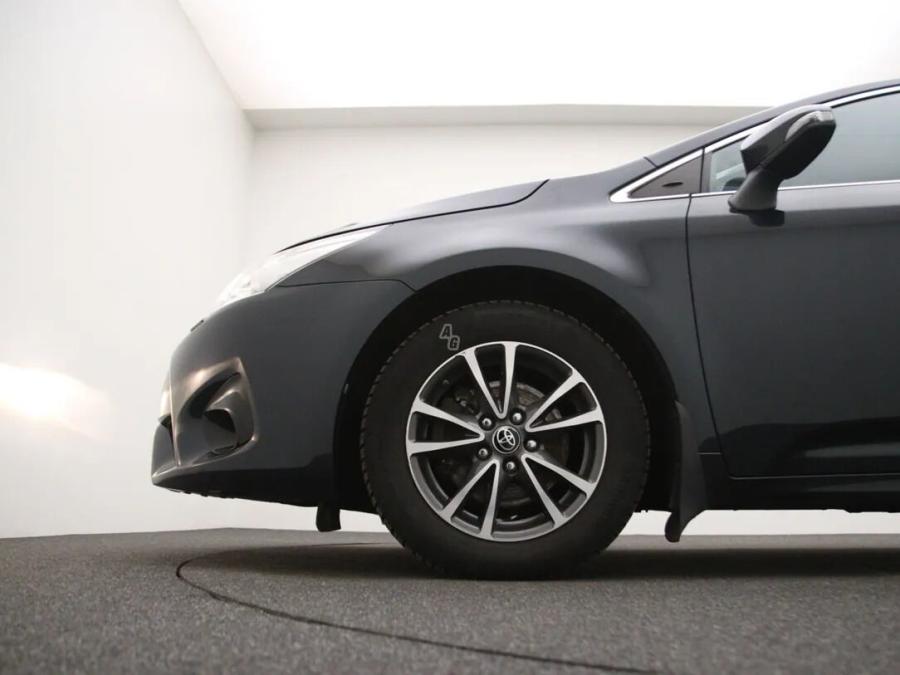 Black Toyota Avensis 2016 in Vilnius, with an engine capacity of 1.80 L and mileage of 150 thousand km for 10999 €, photo 27 on AUTOMOTO.COM.LV