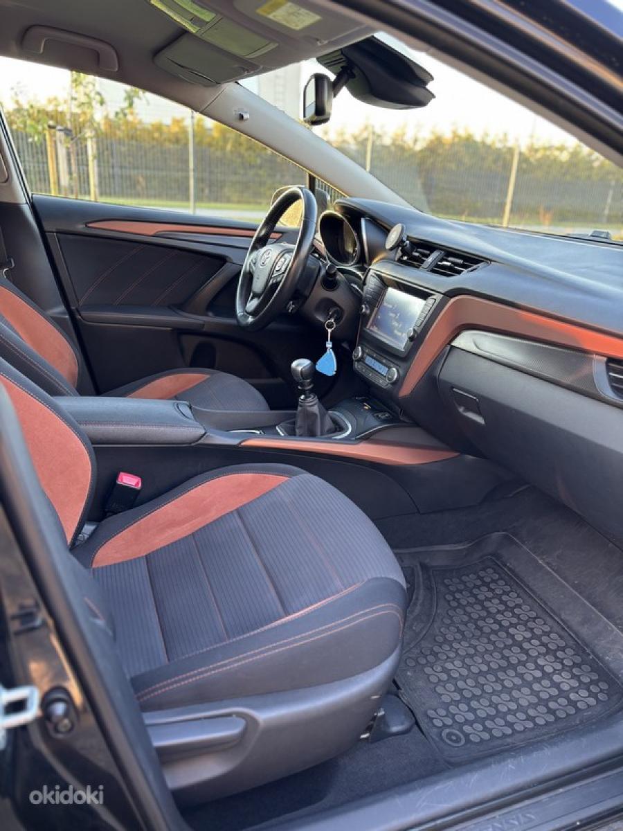 Melns Toyota Avensis 2016 Tallina, ar dzinēja tilpumu 1.80 L un nobraukumu 147 tūkst. km par 10200 €, foto 16 vietnē AUTOMOTO.COM.LV