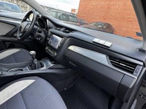 Melns Toyota Avensis 2016 Daugavpils, ar dzinēja tilpumu 1.80 L un nobraukumu 166 tūkst. km par 9990 €, foto 17 vietnē AUTOMOTO.COM.LV