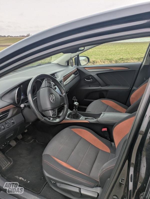 Black Toyota Avensis 2016 in Klaipeda, with an engine capacity of 1.60 L and mileage of 145 thousand km for 8000 €, photo 6 on AUTOMOTO.COM.LV