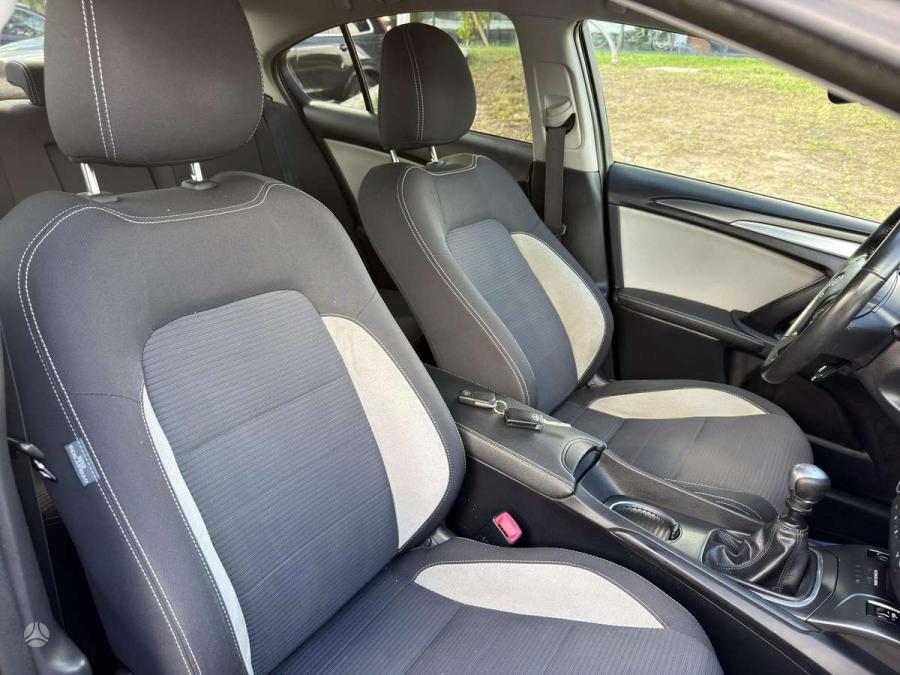 Melns Toyota Avensis 2016 Panevēža, ar dzinēja tilpumu 2.00 L un nobraukumu 244 tūkst. km par 7950 €, foto 21 vietnē AUTOMOTO.COM.LV
