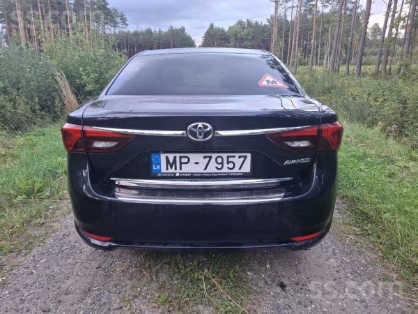 Black Toyota Avensis 2017 in Riga, with an engine capacity of 2.00 L and mileage of 200 thousand km for 11100 €, photo 4 on AUTOMOTO.COM.LV