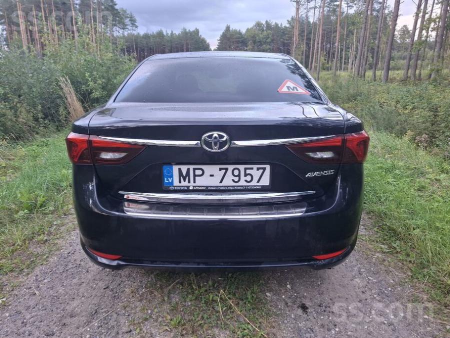 Black Toyota Avensis 2017 in Riga, with an engine capacity of 2.00 L and mileage of 200 thousand km for 11100 €, photo 5 on AUTOMOTO.COM.LV