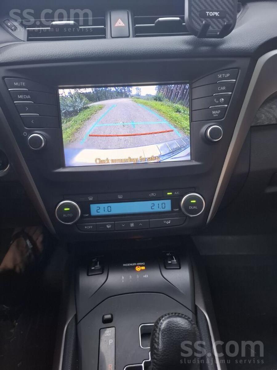 Black Toyota Avensis 2017 in Riga, with an engine capacity of 2.00 L and mileage of 200 thousand km for 11100 €, photo 7 on AUTOMOTO.COM.LV