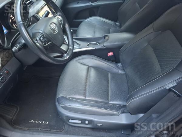 Black Toyota Avensis 2017 in Riga, with an engine capacity of 2.00 L and mileage of 200 thousand km for 11100 €, photo 9 on AUTOMOTO.COM.LV