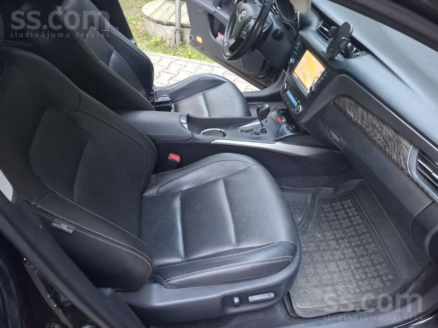 Black Toyota Avensis 2017 in Riga, with an engine capacity of 2.00 L and mileage of 200 thousand km for 11100 €, photo 12 on AUTOMOTO.COM.LV