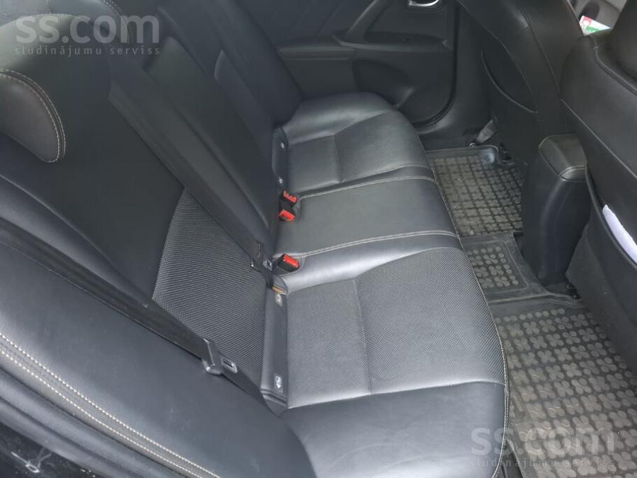Black Toyota Avensis 2017 in Riga, with an engine capacity of 2.00 L and mileage of 200 thousand km for 11100 €, photo 13 on AUTOMOTO.COM.LV