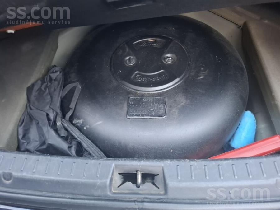 Black Toyota Avensis 2017 in Riga, with an engine capacity of 2.00 L and mileage of 200 thousand km for 11100 €, photo 14 on AUTOMOTO.COM.LV