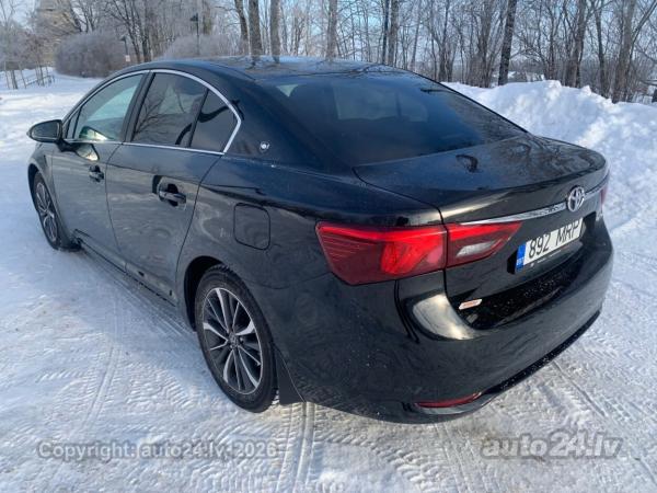 Black Toyota Avensis 2018 in Rakvere, with an engine capacity of 1.80 L and mileage of 91 thousand km for 13900 €, photo 4 on AUTOMOTO.COM.LV