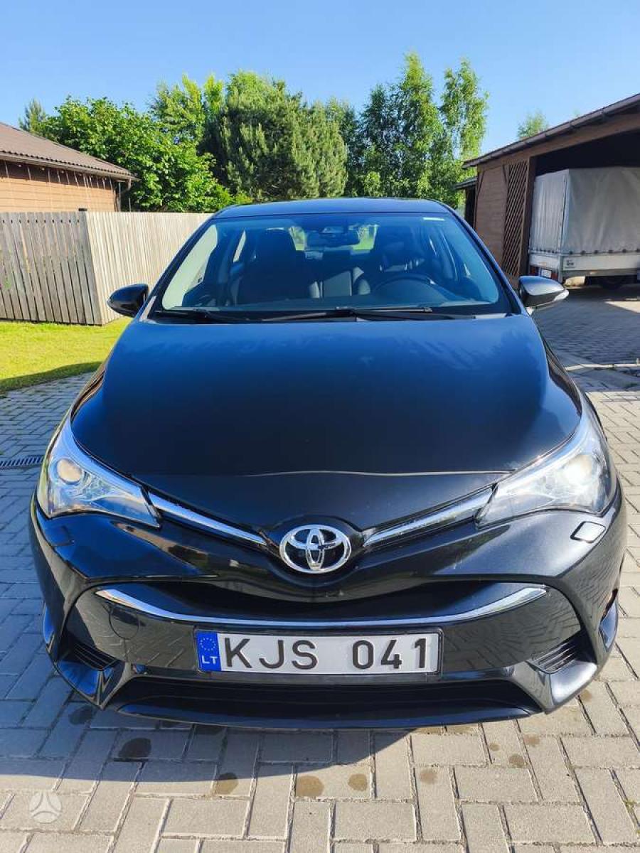 Black Toyota Avensis 2018 in Klaipeda, with an engine capacity of 1.80 L and mileage of 104 thousand km for 12500 €, photo 4 on AUTOMOTO.COM.LV
