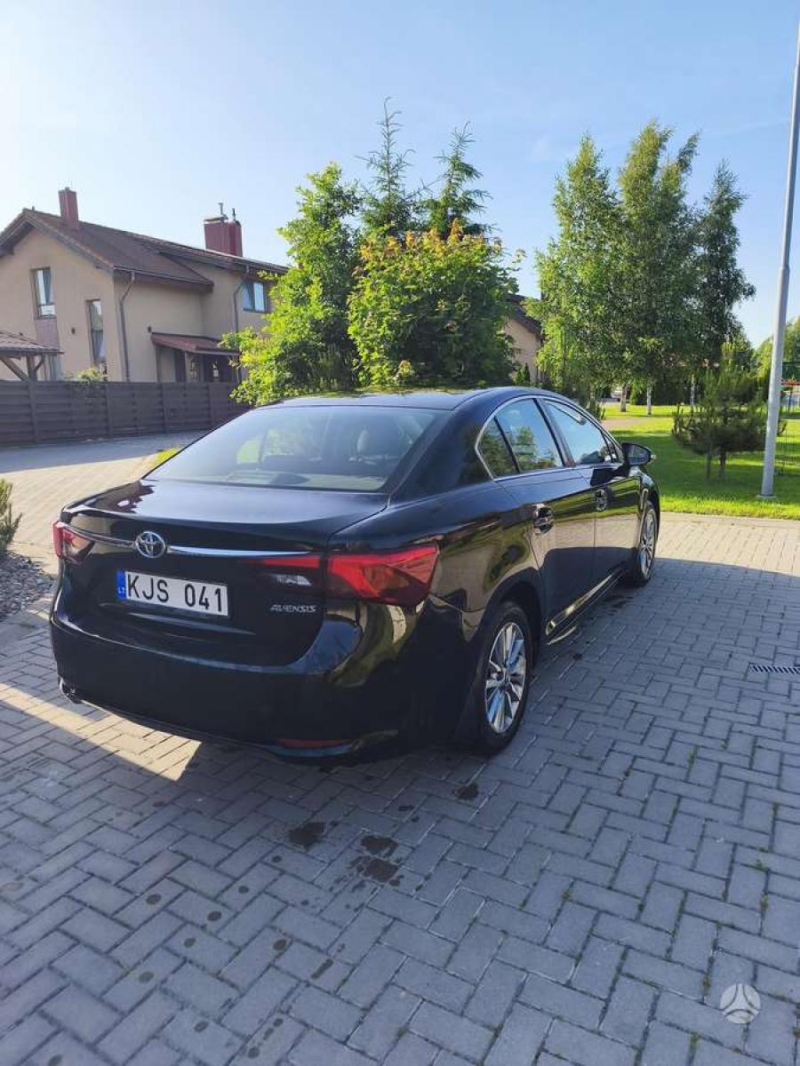 Black Toyota Avensis 2018 in Klaipeda, with an engine capacity of 1.80 L and mileage of 104 thousand km for 12500 €, photo 5 on AUTOMOTO.COM.LV
