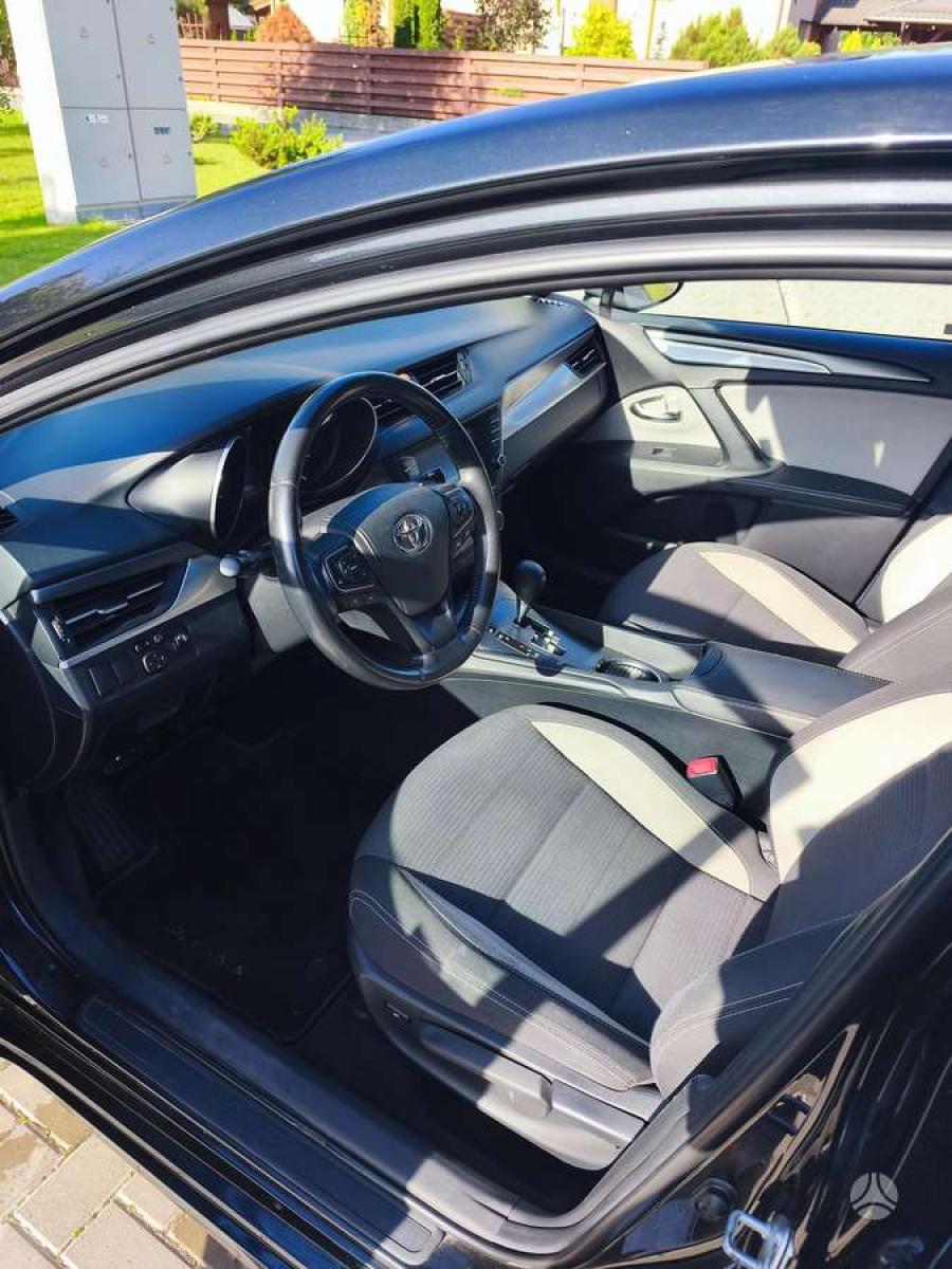 Black Toyota Avensis 2018 in Klaipeda, with an engine capacity of 1.80 L and mileage of 104 thousand km for 12500 €, photo 9 on AUTOMOTO.COM.LV