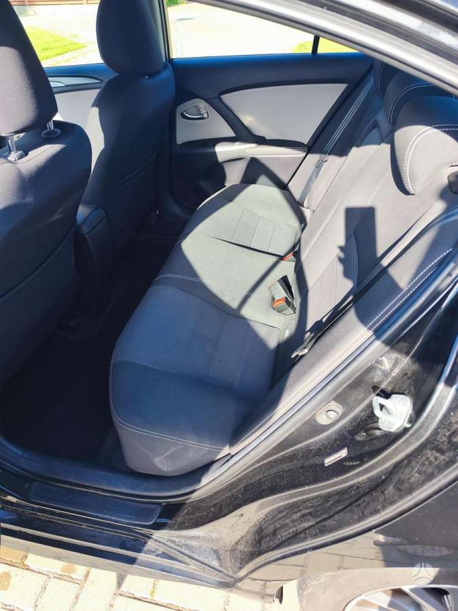 Black Toyota Avensis 2018 in Klaipeda, with an engine capacity of 1.80 L and mileage of 104 thousand km for 12500 €, photo 10 on AUTOMOTO.COM.LV