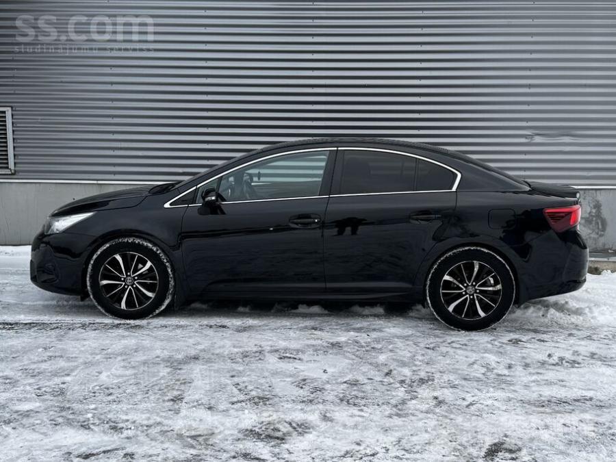 Black Toyota Avensis 2019 in Riga, with an engine capacity of 1.80 L and mileage of 150 thousand km for 13900 €, photo 2 on AUTOMOTO.COM.LV
