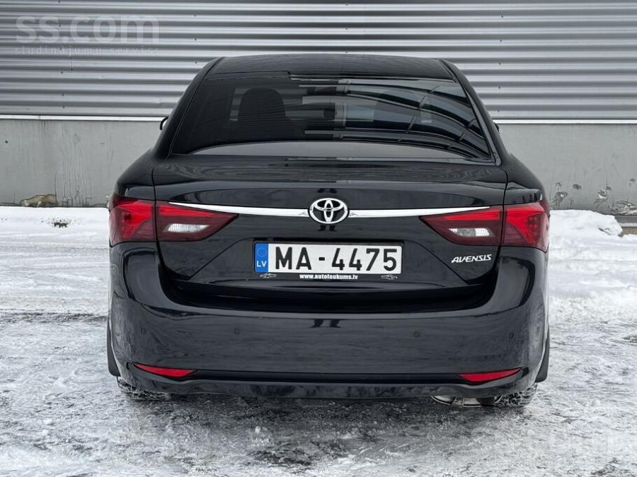 Black Toyota Avensis 2019 in Riga, with an engine capacity of 1.80 L and mileage of 150 thousand km for 13900 €, photo 4 on AUTOMOTO.COM.LV