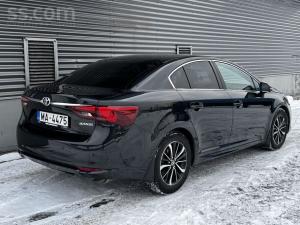 Black Toyota Avensis 2019 in Riga, with an engine capacity of 1.80 L and mileage of 150 thousand km for 13900 €, photo 5 on AUTOMOTO.COM.LV