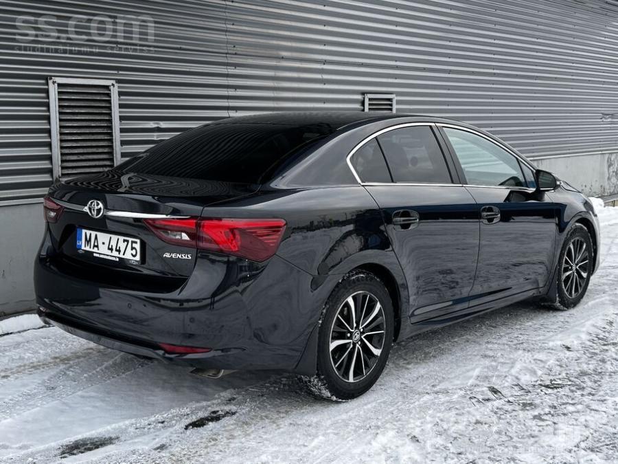 Black Toyota Avensis 2019 in Riga, with an engine capacity of 1.80 L and mileage of 150 thousand km for 13900 €, photo 5 on AUTOMOTO.COM.LV