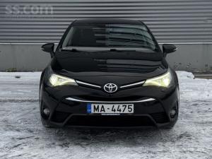 Black Toyota Avensis 2019 in Riga, with an engine capacity of 1.80 L and mileage of 150 thousand km for 13900 €, photo 8 on AUTOMOTO.COM.LV